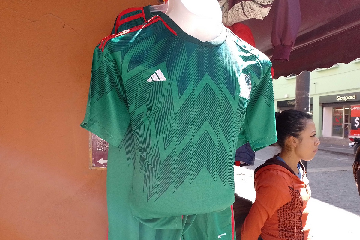 Playeras piratas de la Selección Mexicana se venden hasta en 480 pesos ...