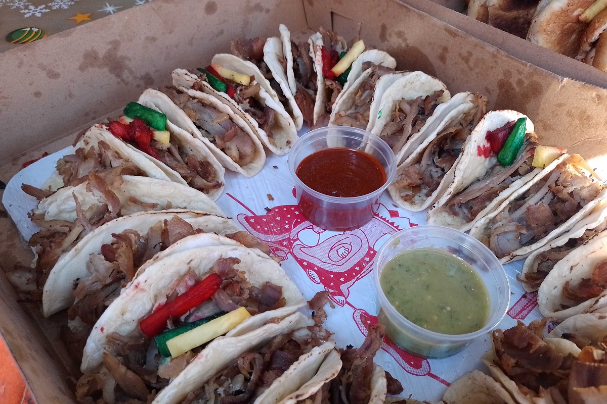 Al pastor o árabe, está taquería de Puebla vende Roscas de Reyes de ...