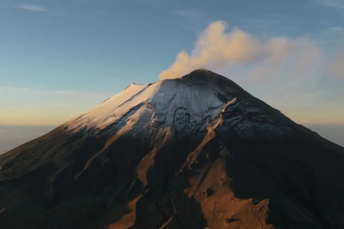 (VIDEO) Dron sobrevuela el Popocatépetl